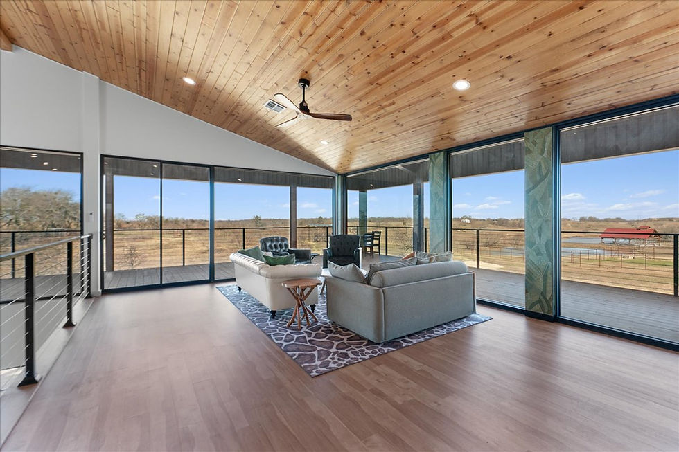 Giraffe Safari Villa in Texas - Blue Hills Safari Ranch & Resort