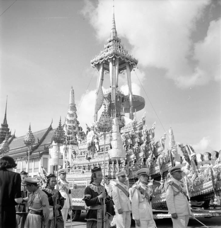 ครบรอบ 71 ปี งานพระบรมศพ ร.8 : ภาพที่ไม่เคยถูกเผยแพร่
