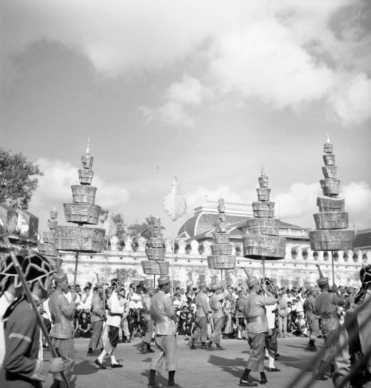 ครบรอบ 71 ปี งานพระบรมศพ ร.8 : ภาพที่ไม่เคยถูกเผยแพร่