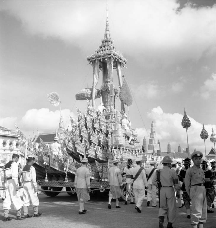 ครบรอบ 71 ปี งานพระบรมศพ ร.8 : ภาพที่ไม่เคยถูกเผยแพร่