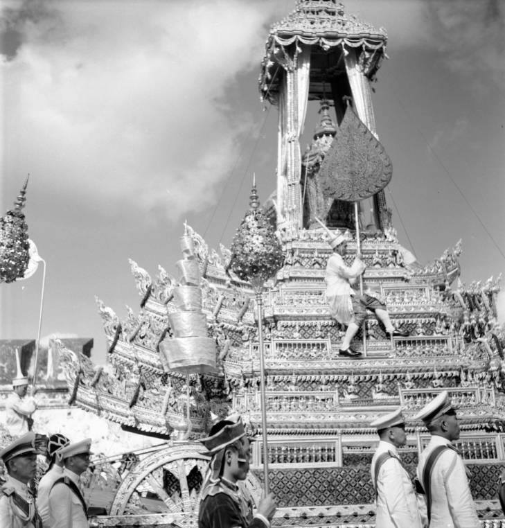 ครบรอบ 71 ปี งานพระบรมศพ ร.8 : ภาพที่ไม่เคยถูกเผยแพร่