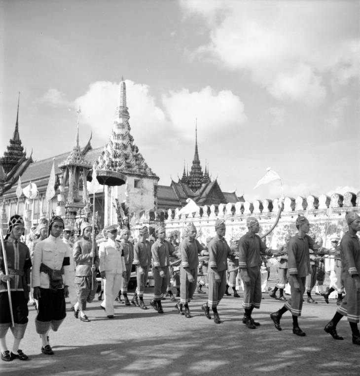 ครบรอบ 71 ปี งานพระบรมศพ ร.8 : ภาพที่ไม่เคยถูกเผยแพร่