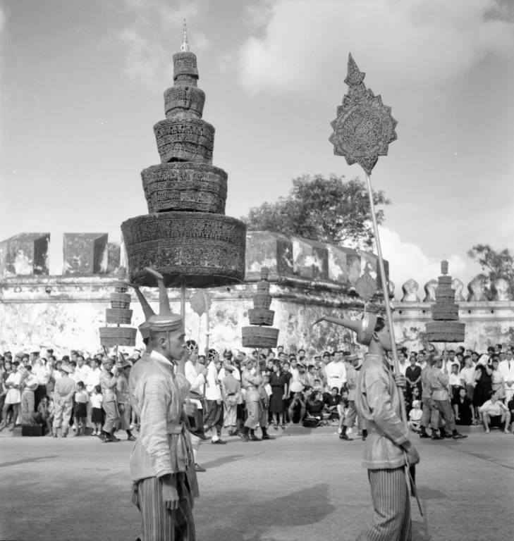 ครบรอบ 71 ปี งานพระบรมศพ ร.8 : ภาพที่ไม่เคยถูกเผยแพร่