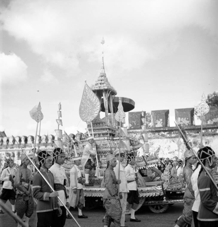 ครบรอบ 71 ปี งานพระบรมศพ ร.8 : ภาพที่ไม่เคยถูกเผยแพร่