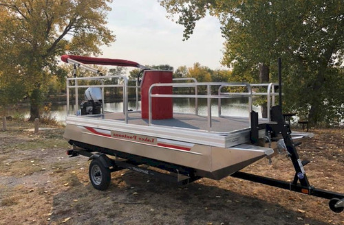 Laker 612 w/ Center Console BMT Package | Laker Pontoon Boats