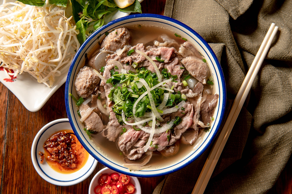 MEET THE MAN WHO DEVOURED THIS 2.8 KG BOWL OF PHO IN LESS THAN THREE ...