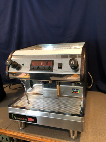 GRINDMASTER VENEZIA 110V MACHINE WITH USED MATCHING GRINDER | IZZYS ...
