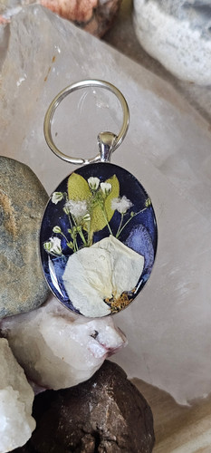 Pressed flower keychain | Timeless Treasures