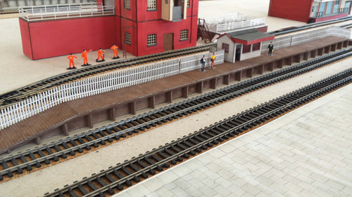 OO Gauge Halt Type Station with Platform Shelter | MMR Models