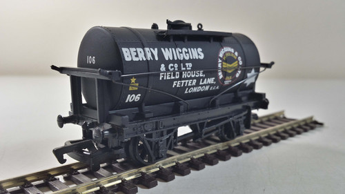 Bachmann 33-052A Berry Wiggins 14 Ton Tank Wagon No. 106 | MMR Models