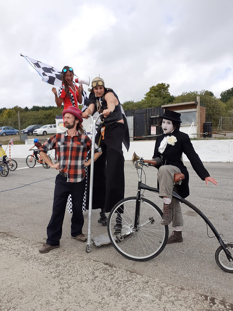 Meet the Cirk Hes Team