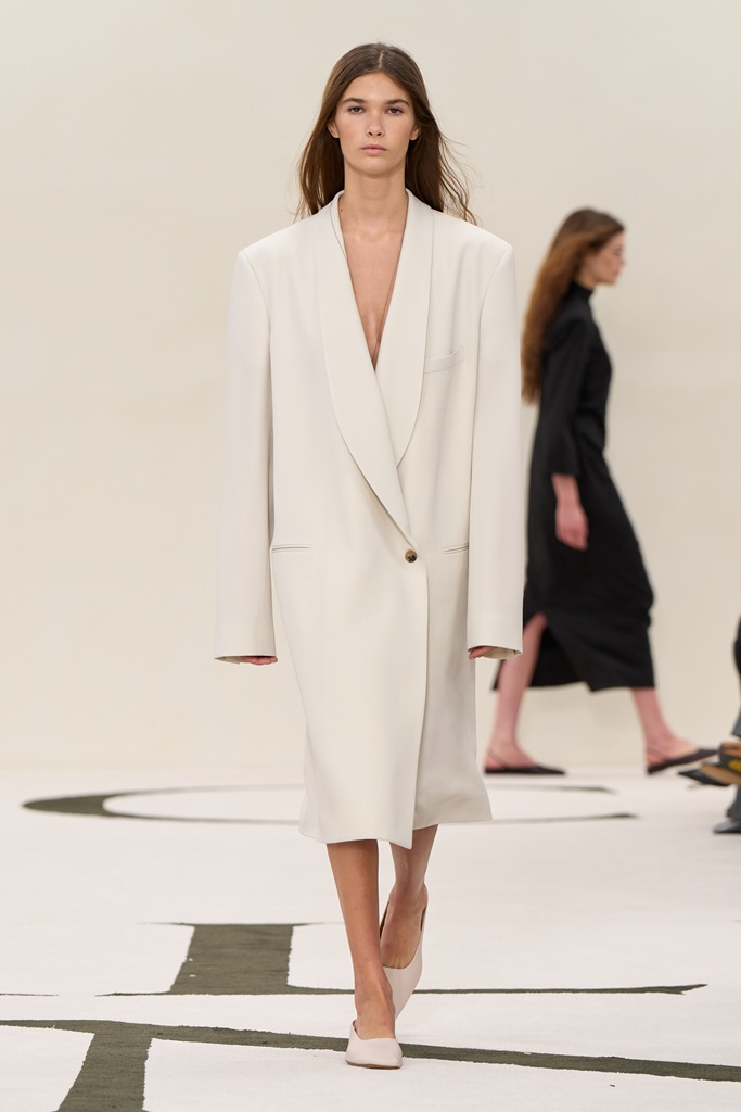 Calvin Klein Collection Presents Veronica Leoni's Debut Runway Show For ...