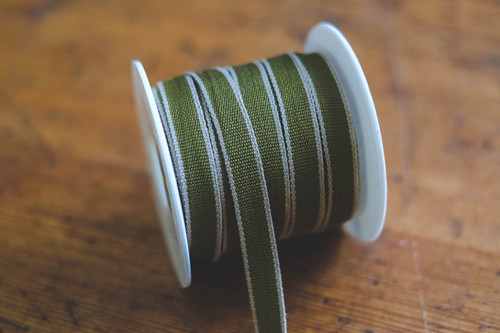 Traditional Swedish ribbon 10mm- olive green natural