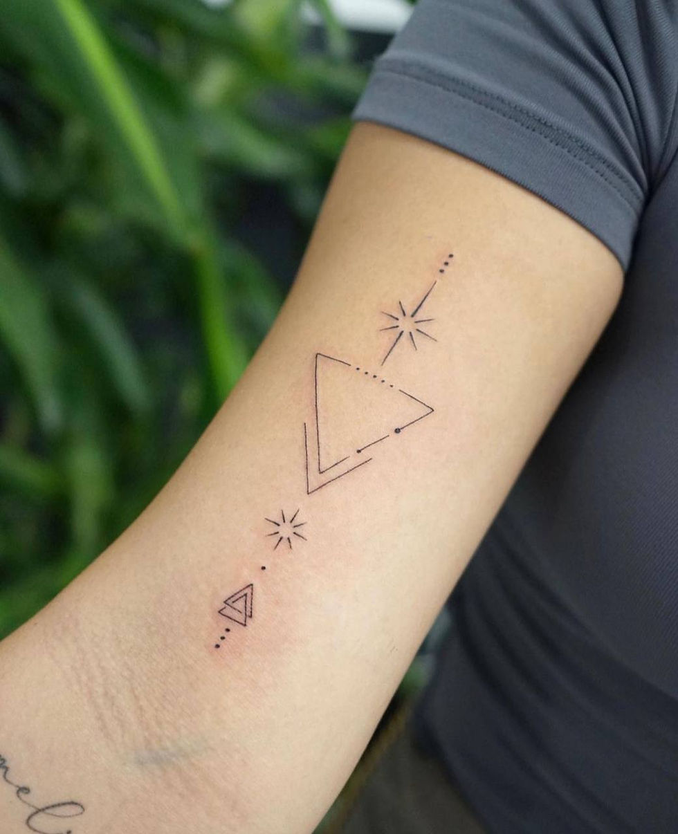 Mastering the Art of Fine Line Tattoo: Essential Tips for Subtle Ink ...