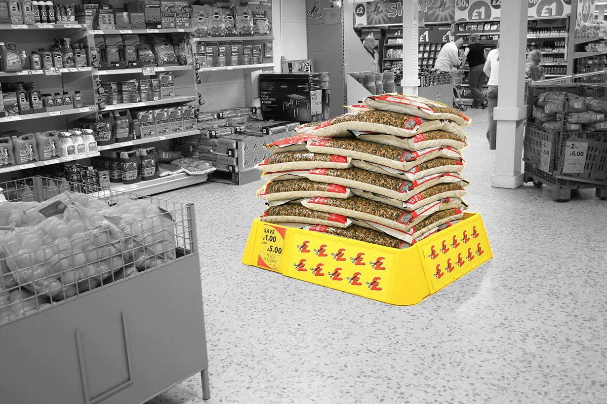 Adjustable pallet guard