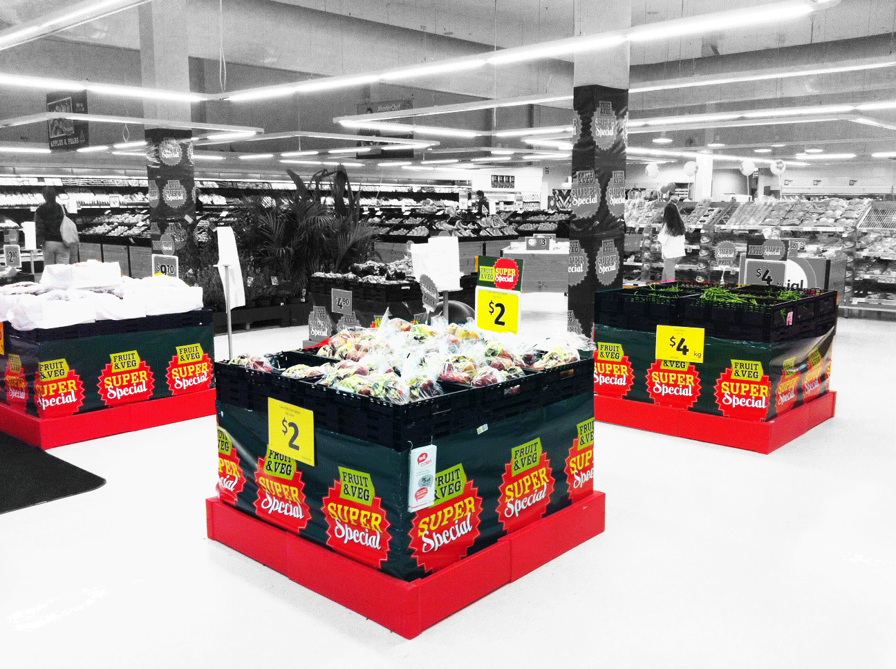 Adjustable pallet guard