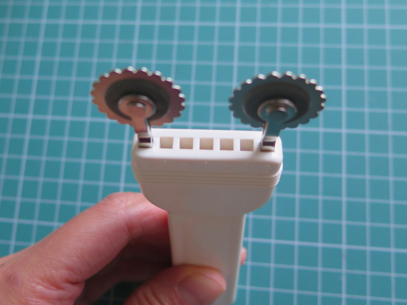 Using a double tracing wheel