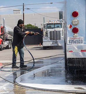 Semi- Truck wash | JBT Mobile Detail