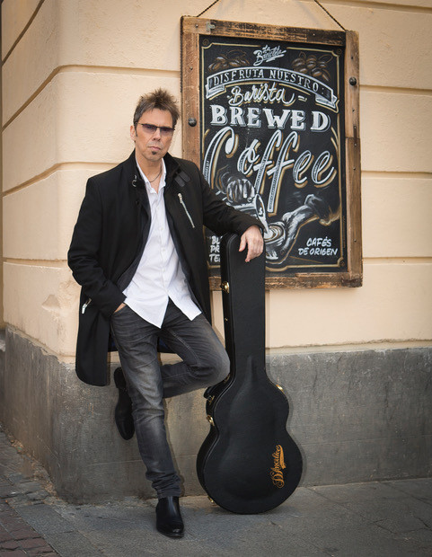 Fullscreen Page | Pablo Perea