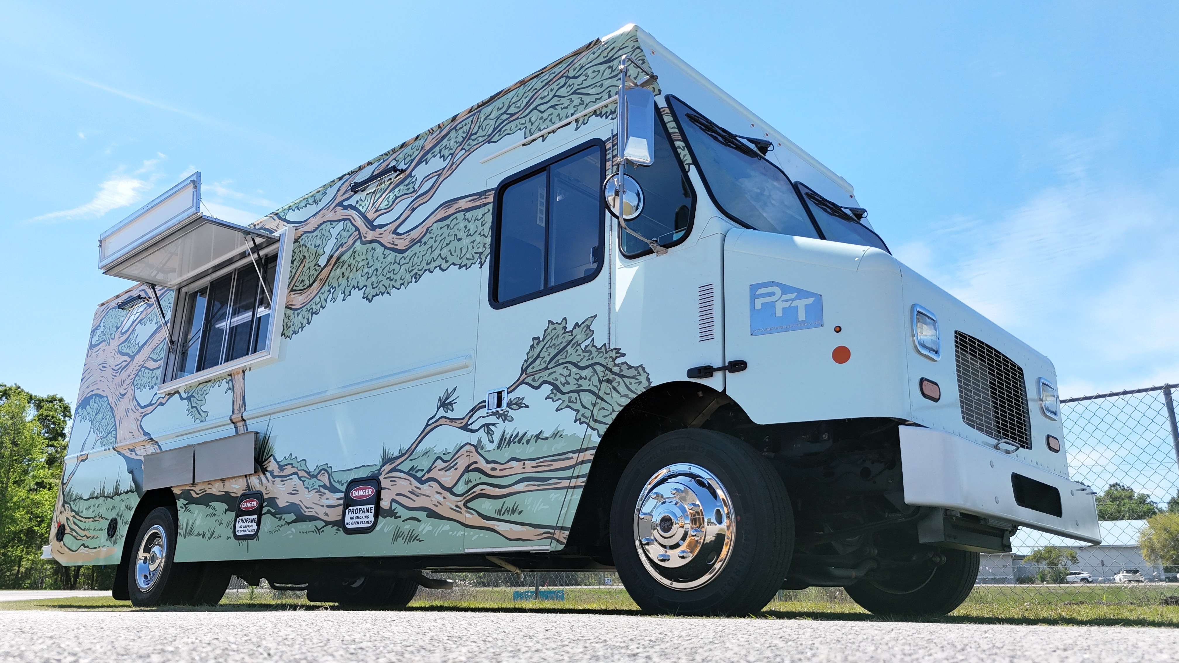 Johns Island Golf Club Custom Food Truck | premierfoodtrucks