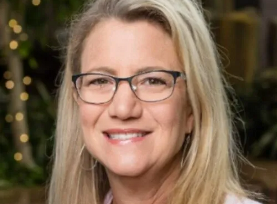 Lori Cecutti's Instagram, Twitter & Facebook on IDCrawl