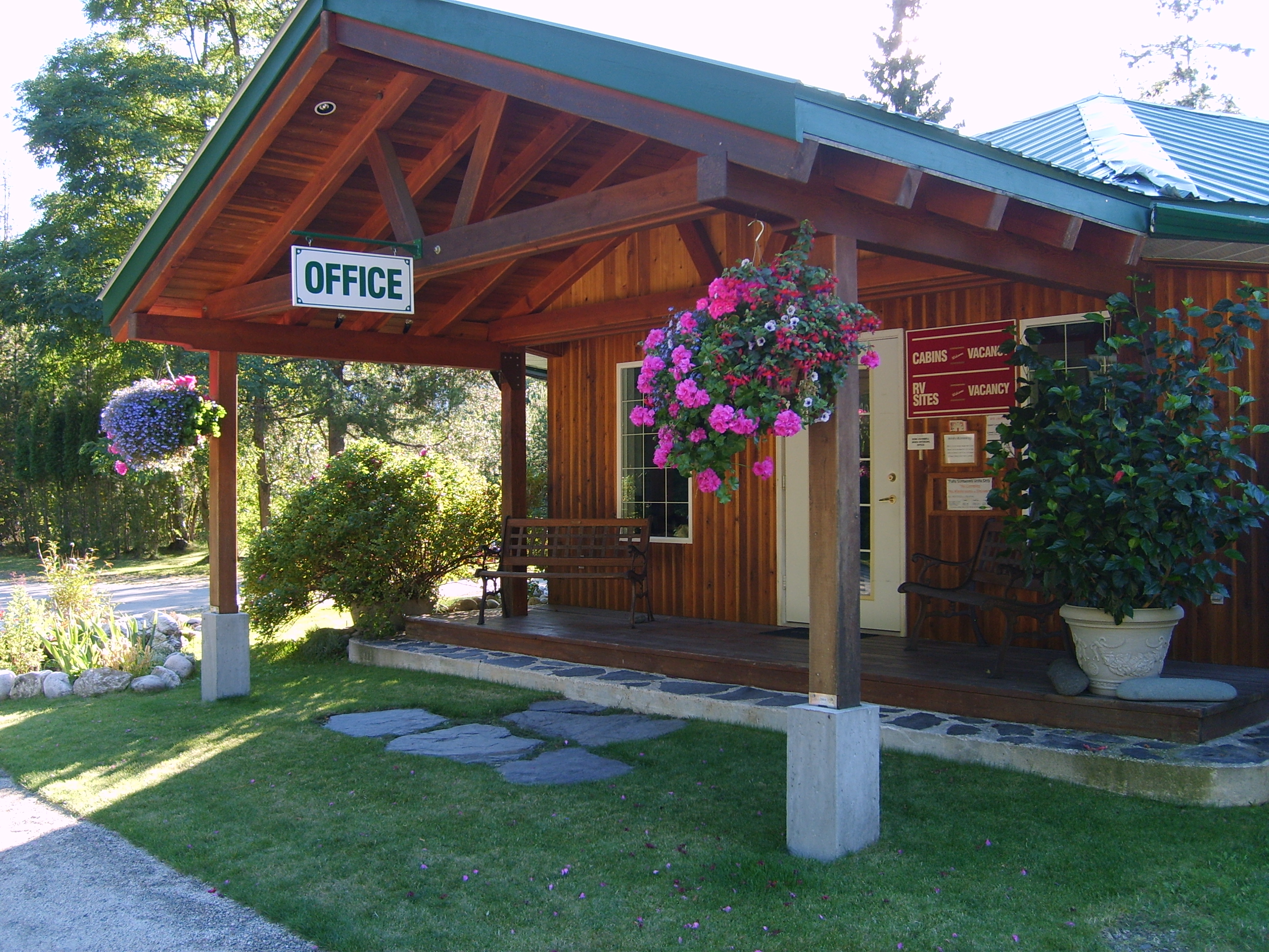 Murphy's Landing Resort, Cabin & RV Accommodations in Nakusp, BC