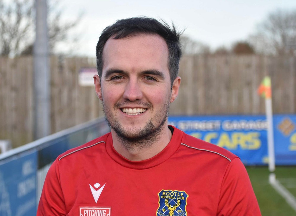 Jay Roberts signs contract