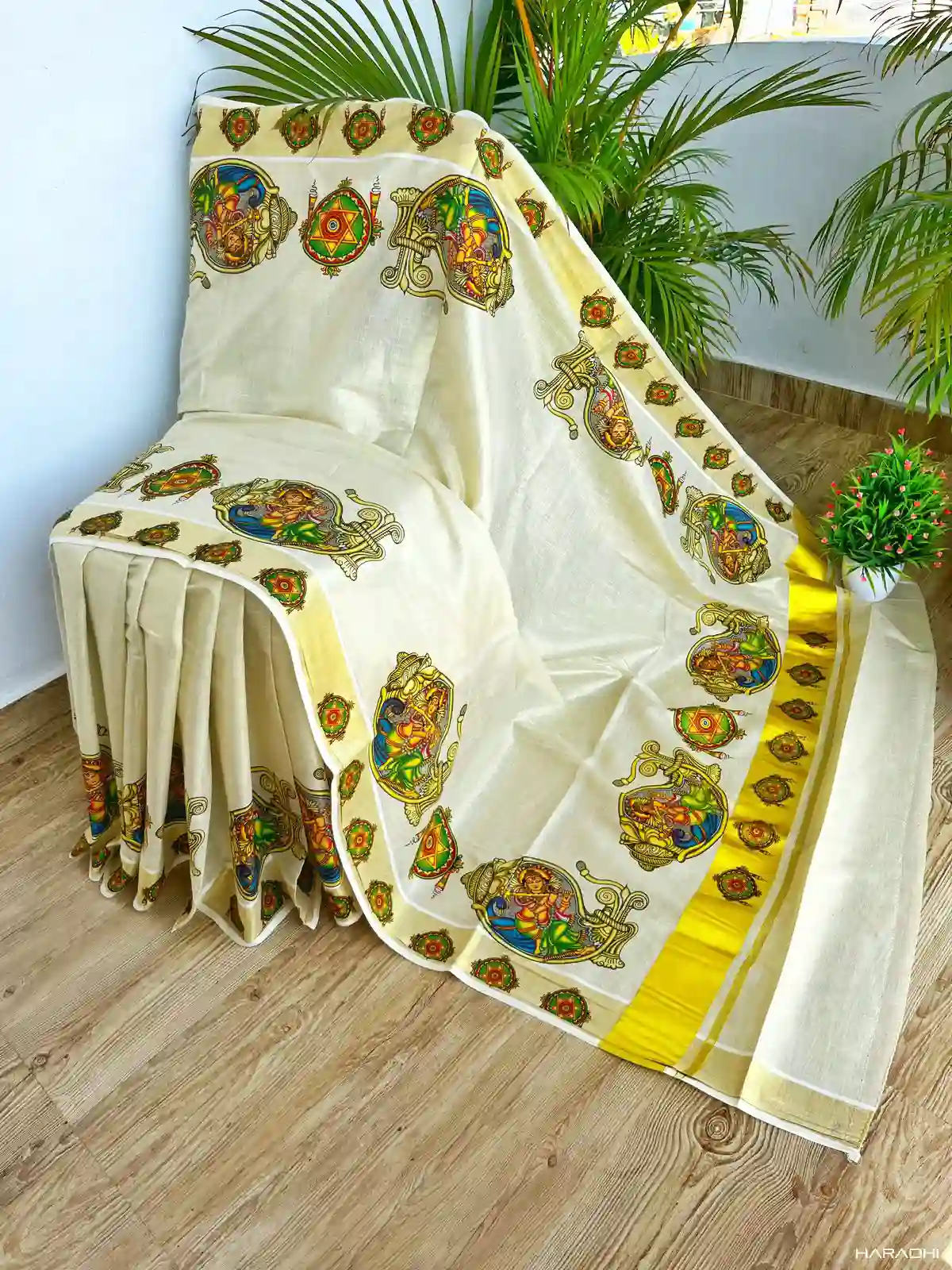 Buy Traditional Kerala Saree Online at the Best Price | HARADHI 3/8