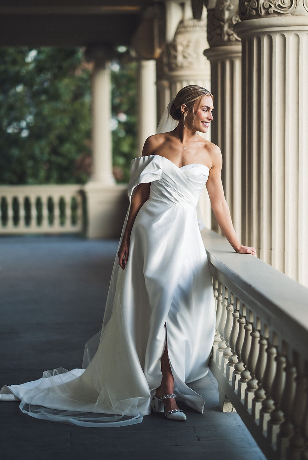 What are the latest wedding dress trends?