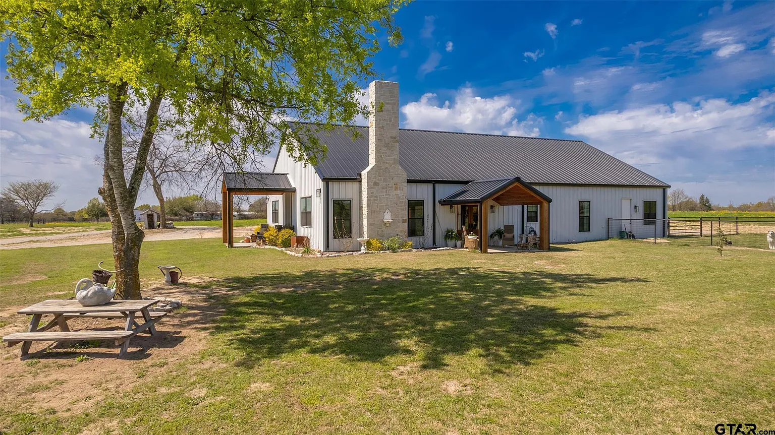 Properties Barndominium Brought to you by Woody's Barndominium