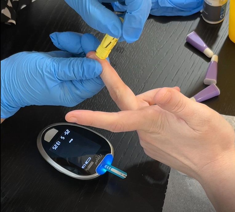 Blood Glucose Monitoring and Glucometer Training | DUET diabetes