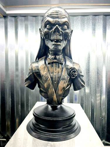 Crypt Creeper Bust – Elegant Gothic Horror Sculpture