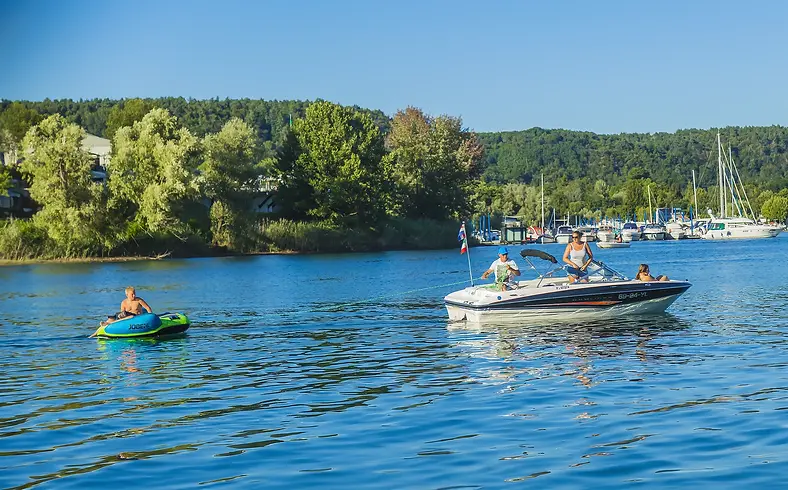 Nautica | Pontile con posto barca | Camping Italia Lido | Lago Maggiore