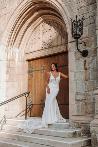 Essense of Australia - D4037 ($2400- $2600) | BLU IVORY