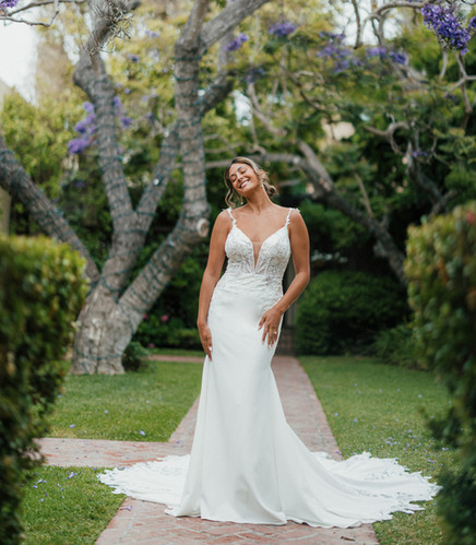 Essense of Australia - D3930 ($2100- $2300) | BLU IVORY