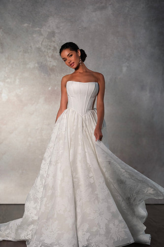 Essense of Australia - D4158 ($2500-$2700) | BLU IVORY