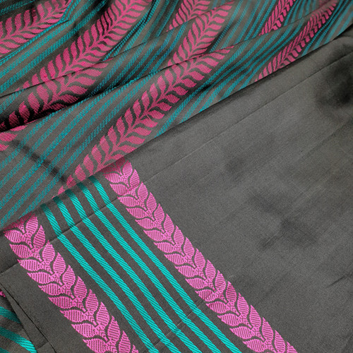 Black Coloured Without Border Traditional Silk Sarees | Komathi Silks