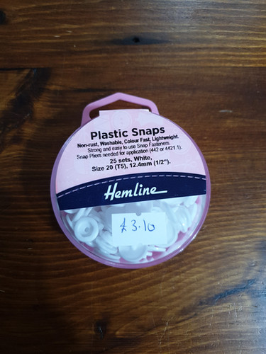 Plastic snaps White | holly-1