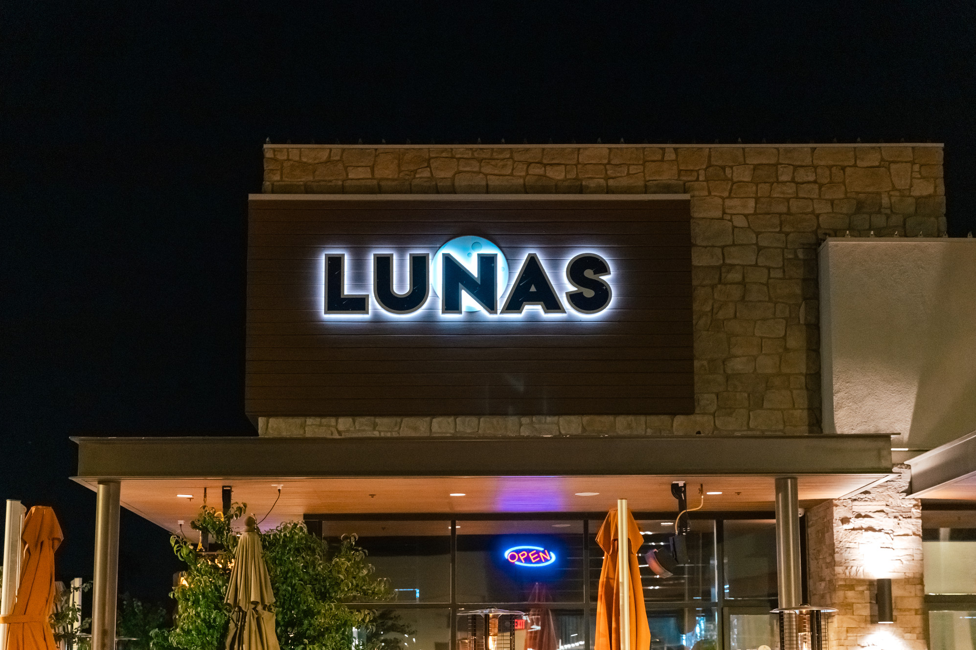 Happy Hour Lunas Bar Grill happy-hour-lunas-bar-grill