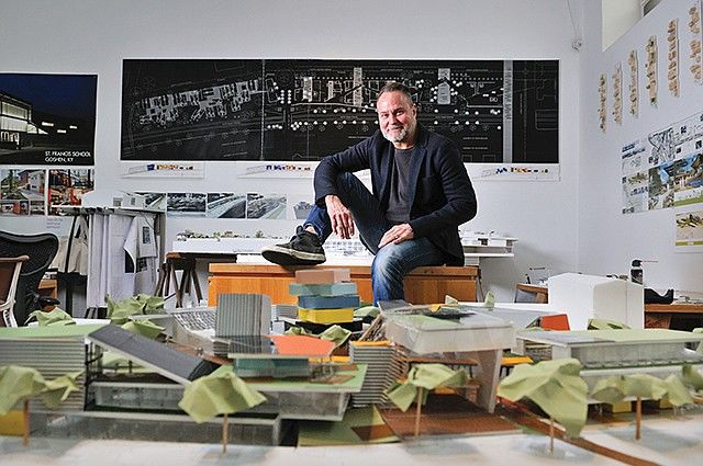 (FER) Studio Focused Form