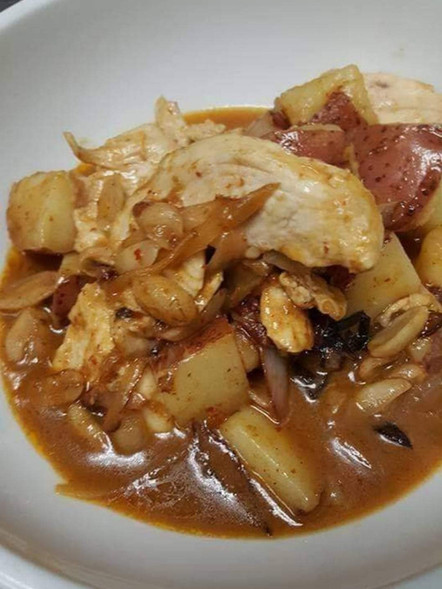 Ode To The Elephants Restaurant | The Lazy Parrot Inn