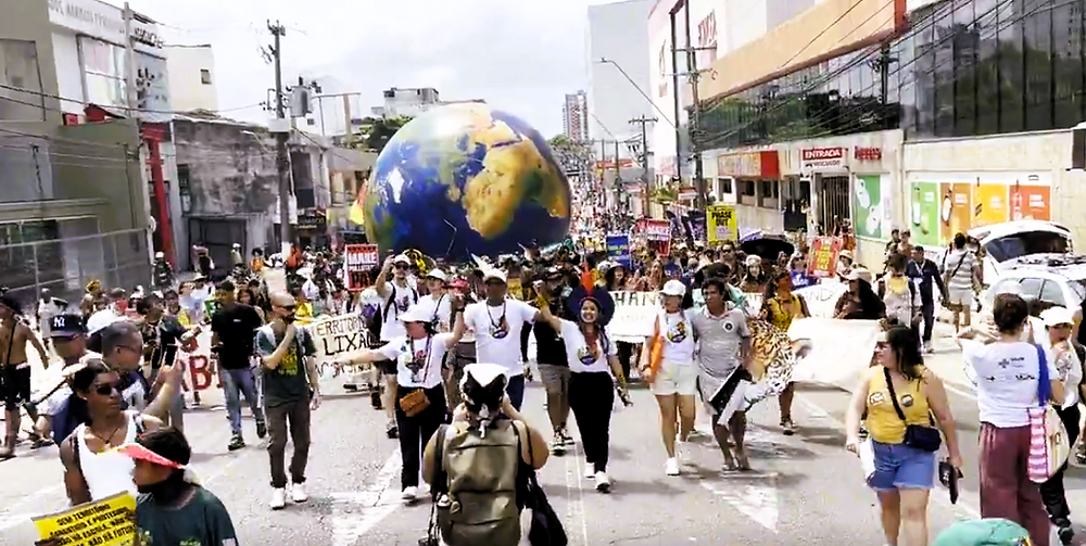 Converging Crises: Capitalism, Poverty, and the Failure of Green Capitalism