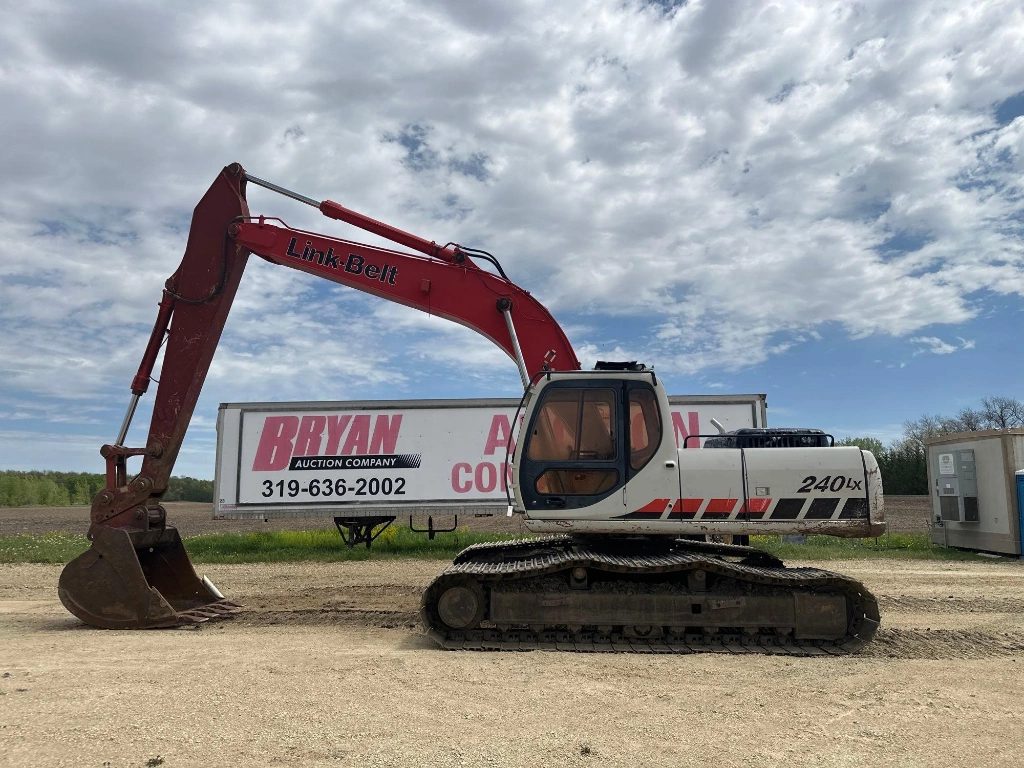 Bryan Auction Company: Used Heavy Equipment & Land for Sale in Iowa & Texas