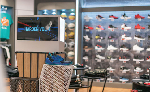 EVOLVE | Transparent LCD Display Case | VISIONAIR-E