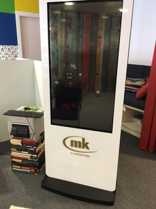 Alpha Touch Kiosk Indoor | VISIONAIR-E