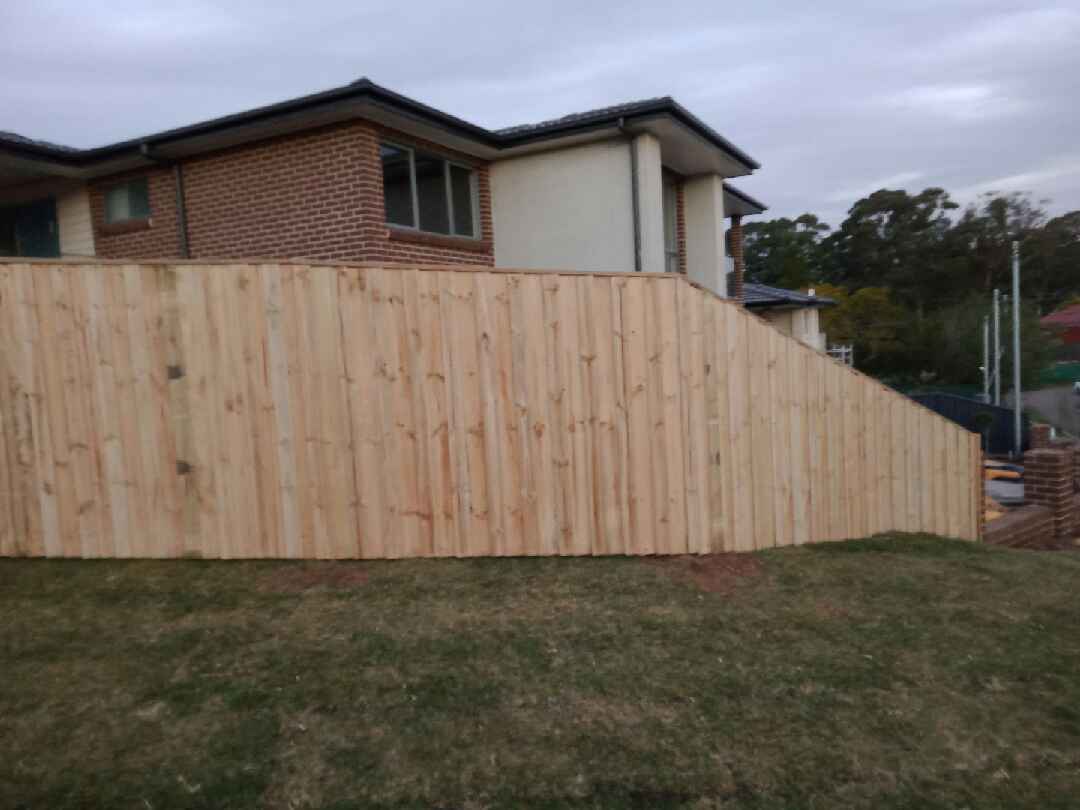 Timber Fencing | Timber Fence Price | Fencing Contractors Sydney
