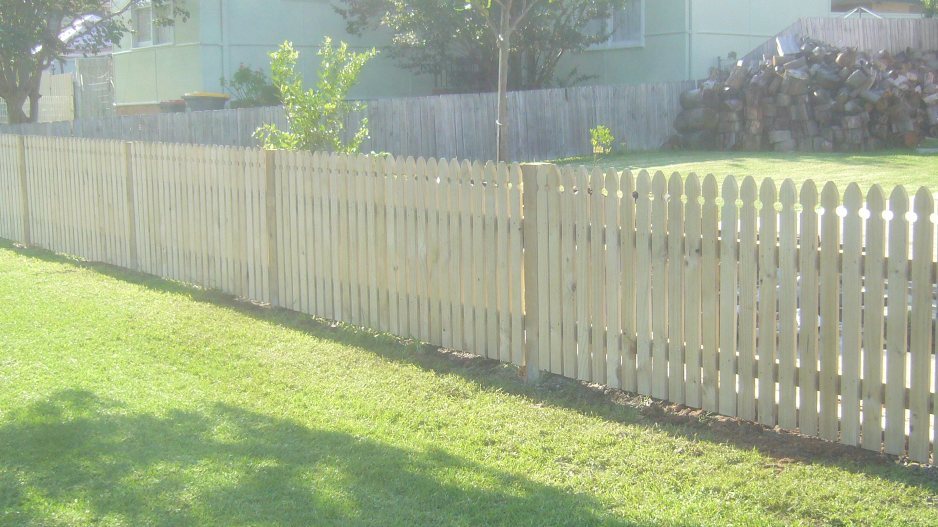 Timber Fencing | Timber Fence Price | Fencing Contractors Sydney