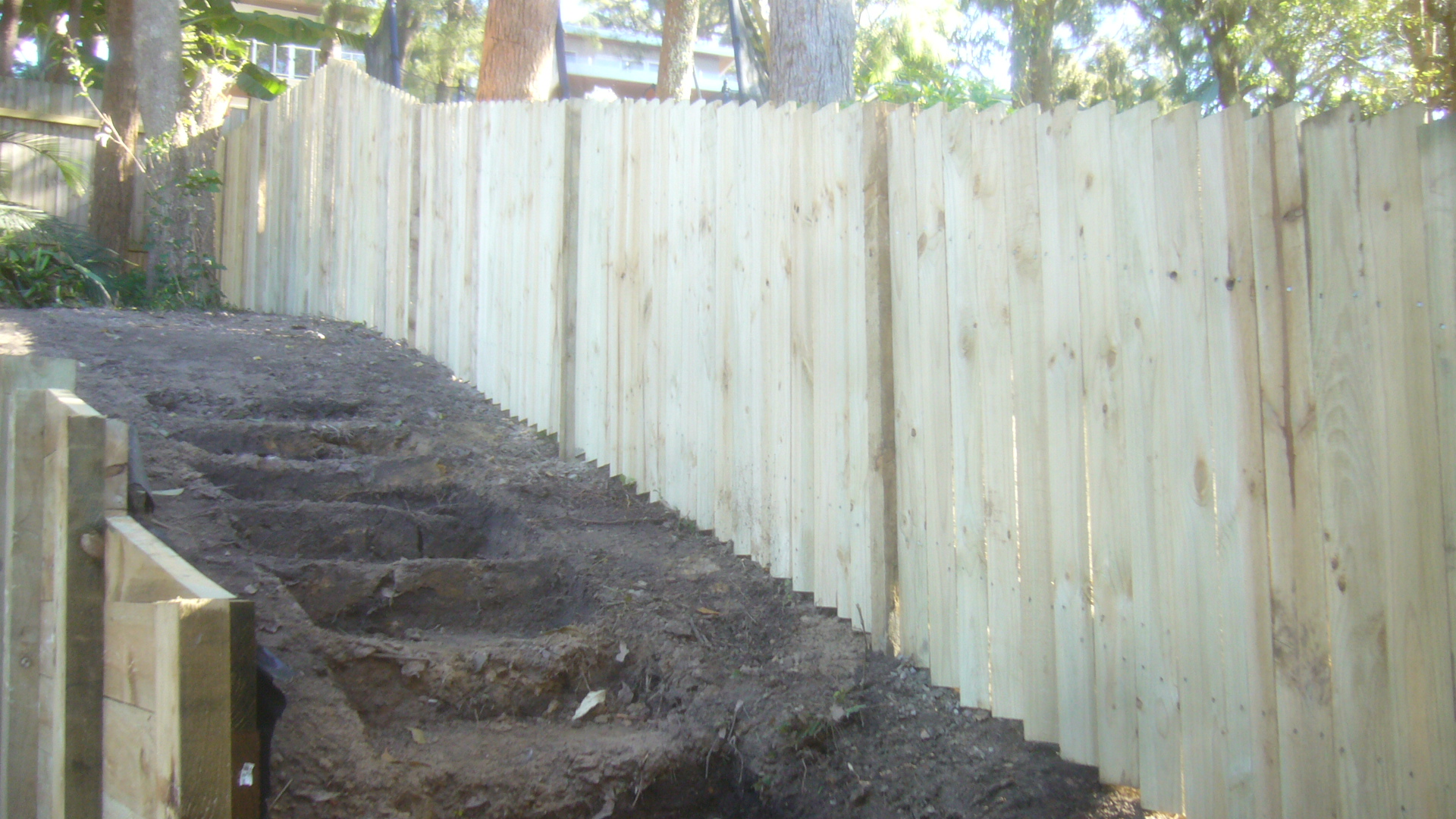 Timber Fencing | Timber Fence Price | Fencing Contractors Sydney