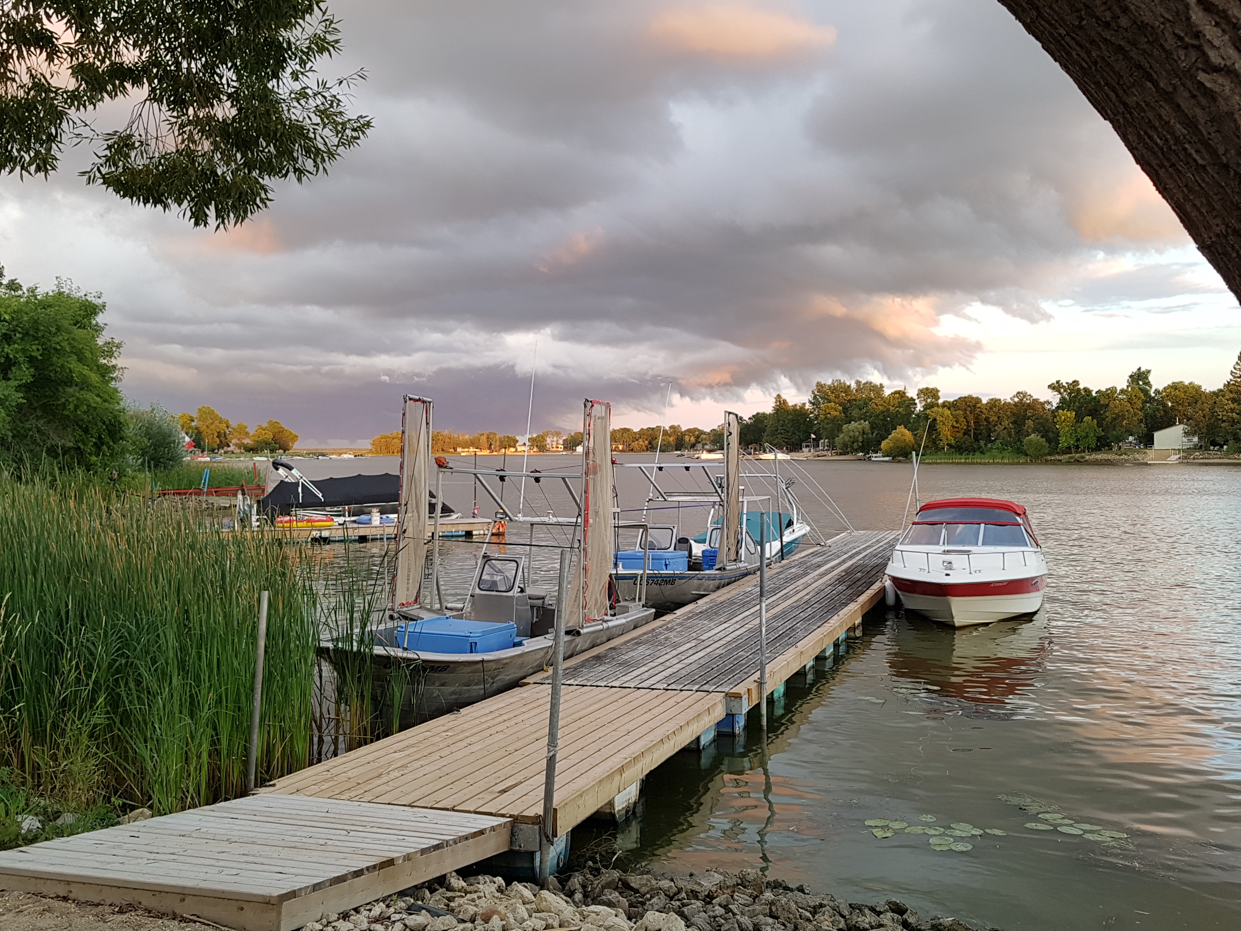Home | Chesley's Resort Petersfield Manitoba on Netley Creek