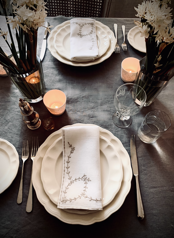 How to make a simple Tablescape with Vintage Linens